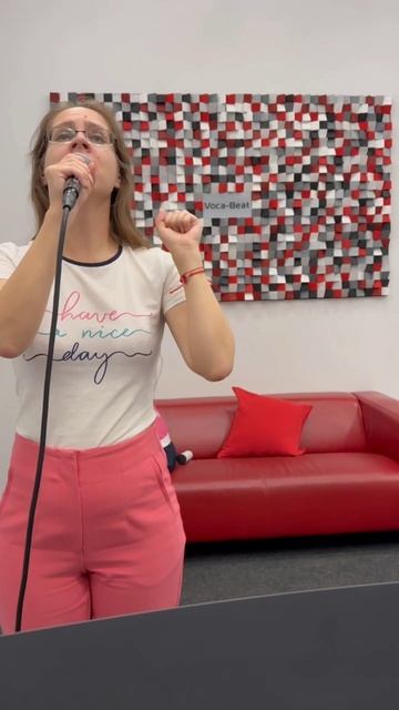 На уроке вокала. "Pretty hurts" (Beyoncé кавер)