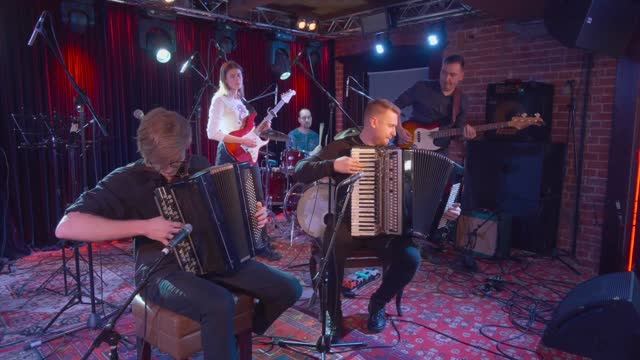 Smells like teen spirit (Nirvana) - Тайлер Бакли (Баян, аккордеон)