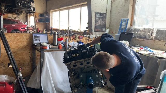 Шок видео! Ремонт двигателя BMW 430. Собираем!Установка свечей зажигания, установка клапанной крышки