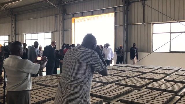 3хQT10 вибропресса в Уганде -- визит призидента