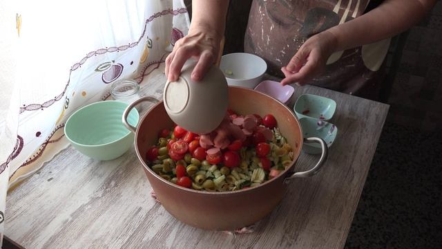 Освежающий, сытный и очень вкусный салат из пасты. Ensalada de verano.