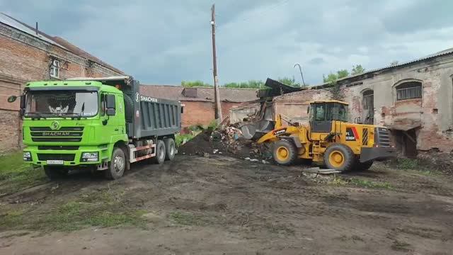 Работы на Красной Площади... у Дома приказчиков. Готовим место для Панихиды о безвинно убиенных