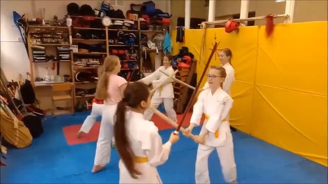 Тренировка с мечом в группе айкидо