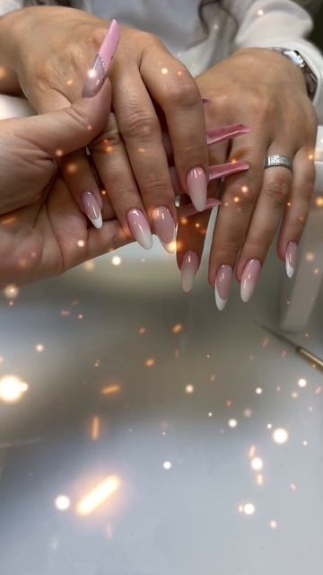 Маникюр: Сочетание омбре и френча