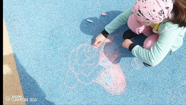 Я рисую розу на улице🌹🥀