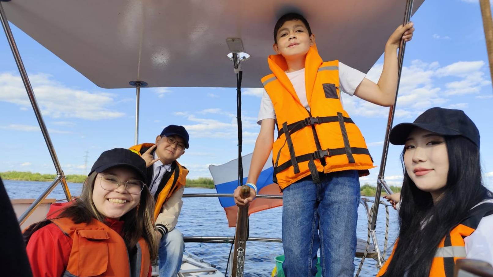 Об экспедиции на Яхте "Эйва" из Якутска на Камчатку через Берингов пролив: телемост школьников