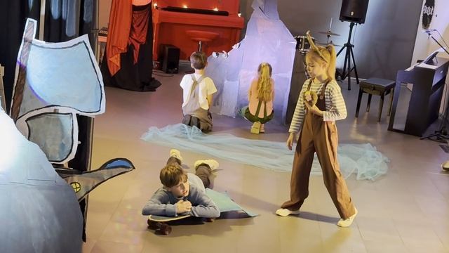 Детский спектакль "Улитка и Кит". БИС-КВИТ ХОЛЛ