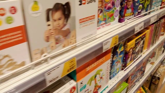 Большая прогулка по магазину Окей. Показал очень интересные игрушки и сюрпризы в этом магазине.