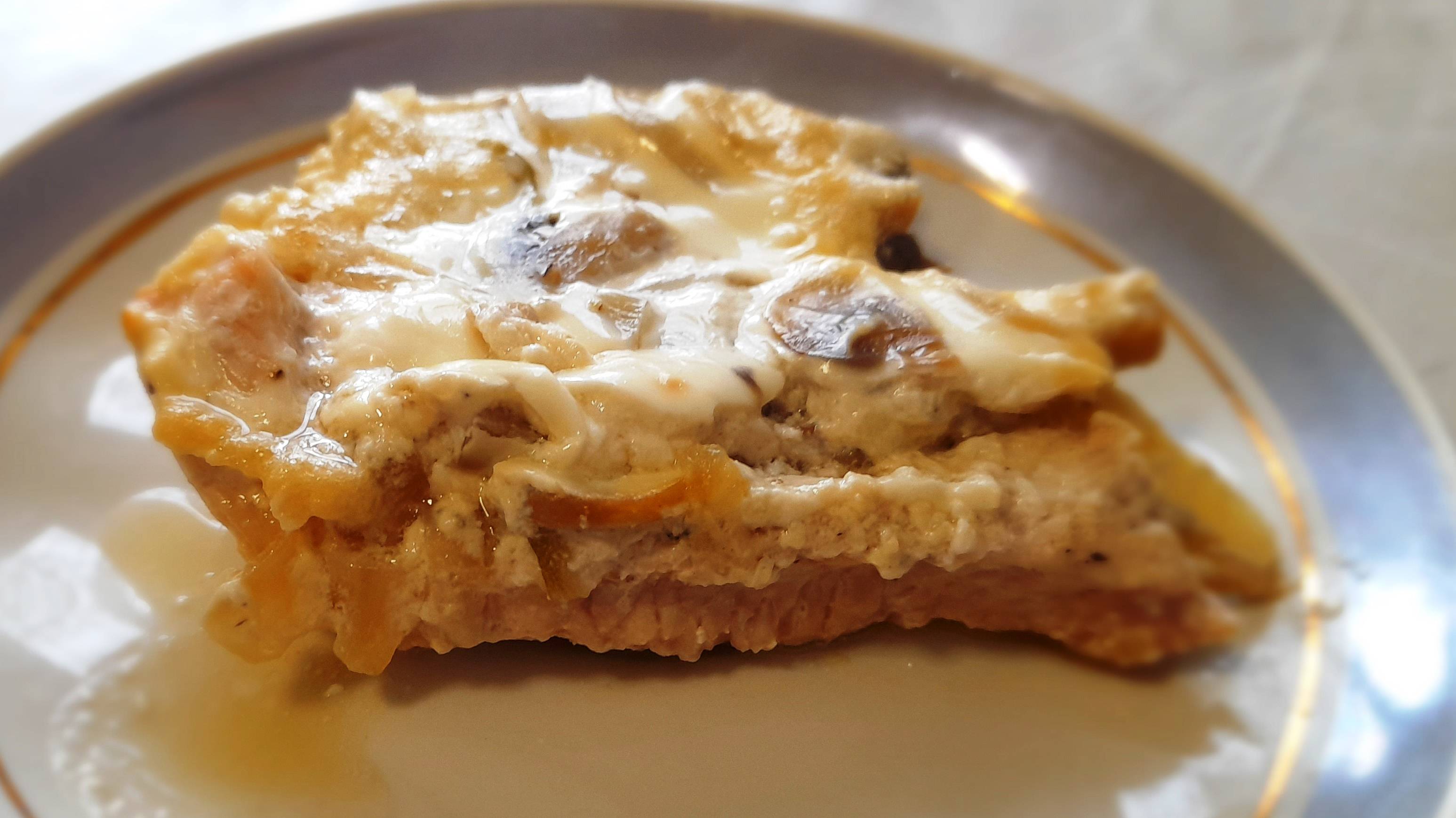 Филе индейки в сливочно-грибном соусе