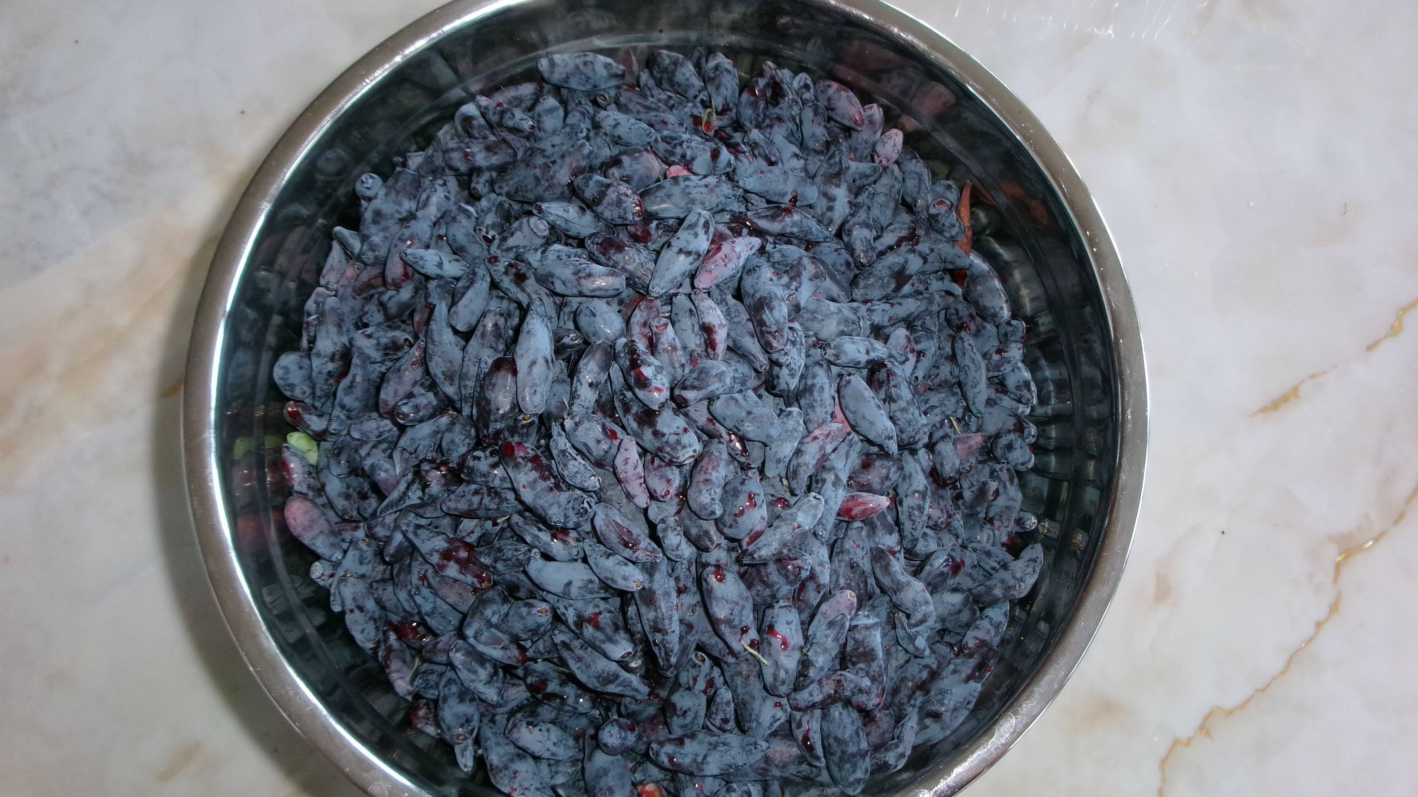 Рецепт.  Варенье из сладкой жимолости. Как растет, как собрали и что с нее я сделала....