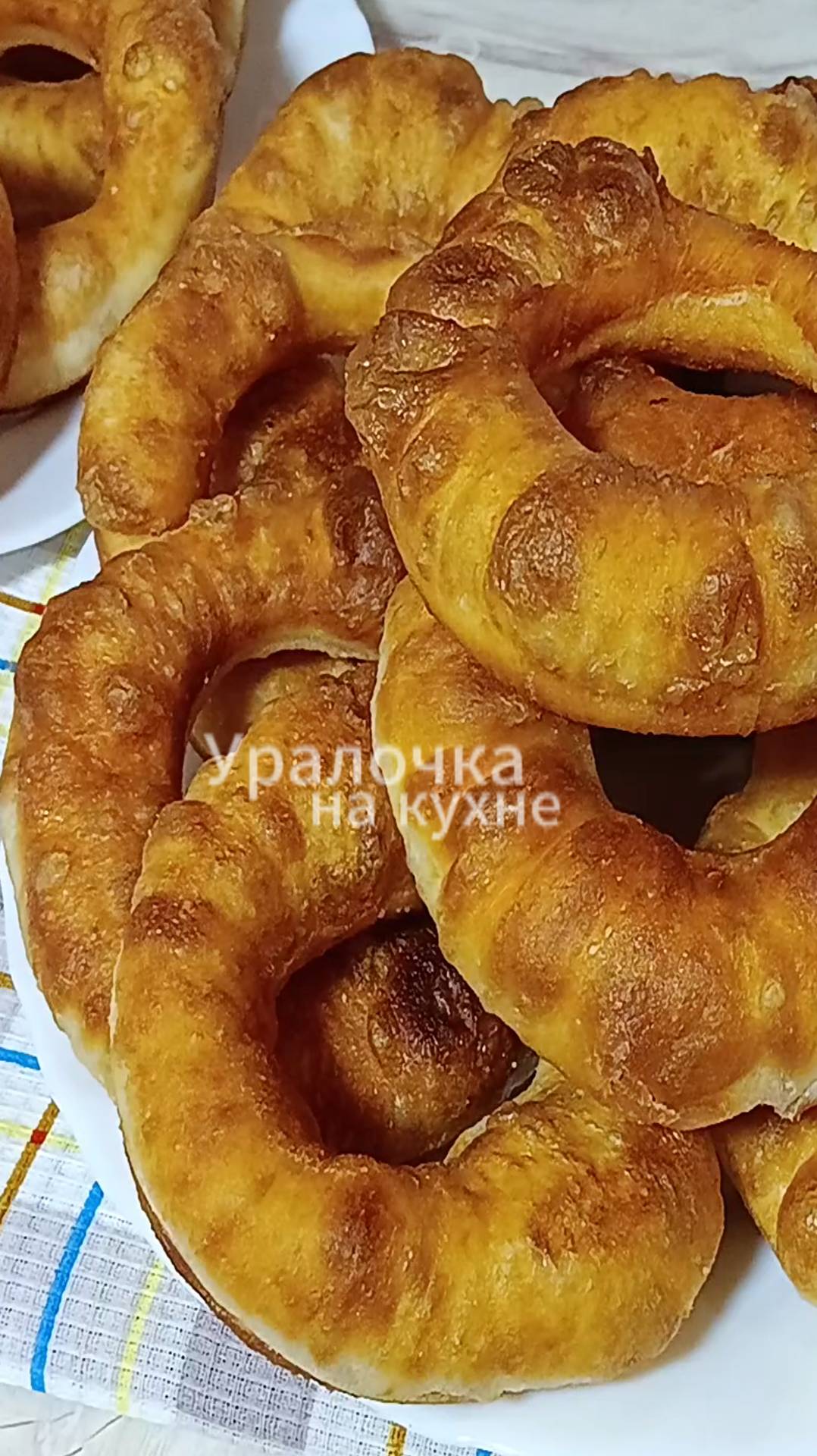 ПЫШНЫЕ и ВОЗДУШНЫЕ пончики! Беру КЕФИР, 1 яйцо и готовлю за 20 минут!