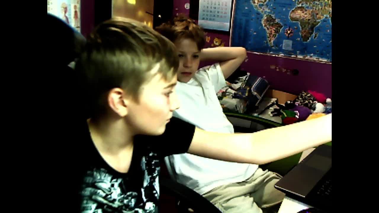 Мы с Гордеем играем в магнат супергероев