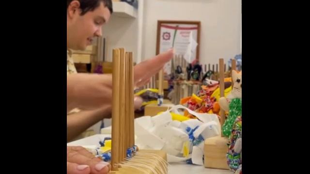 5. Мастер Елена рассказывает о станке, игрушках в клубе, Москва