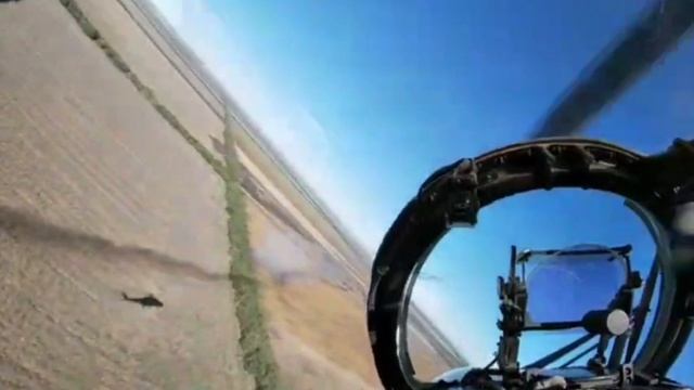 Минута из жизни экипажа Ми-24 где-то над полями.