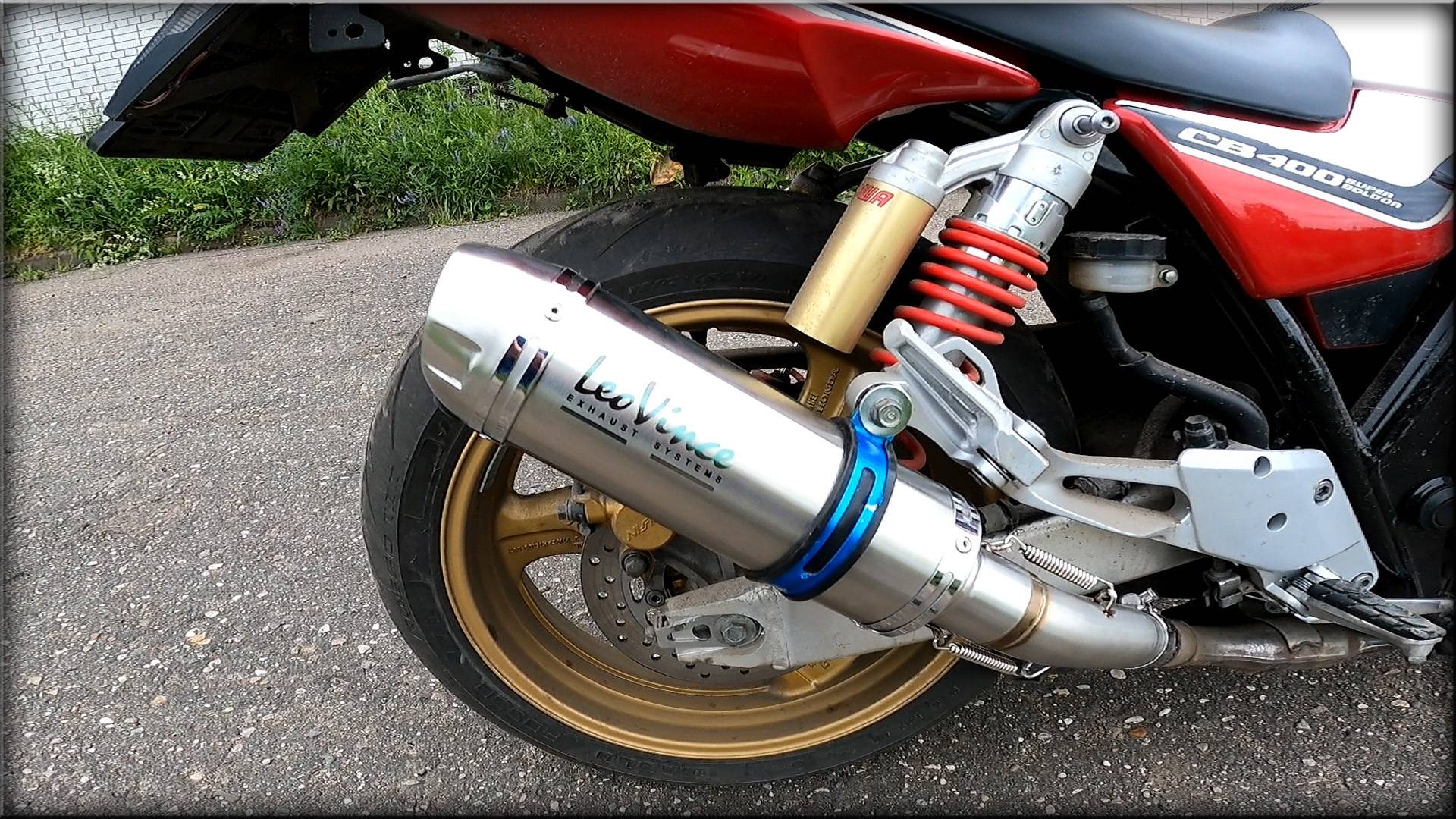 Звук прямотока Leo Vince Honda CB 400