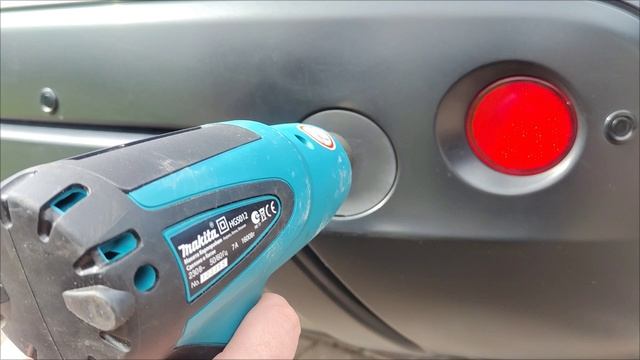 восстанавливаем выгоревшую некрашенную часть бампера строительным феном