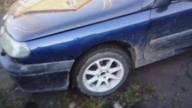 Как снять переднее крыло в автомобиле Рено Лагуна 1 рестайлинг 1999г