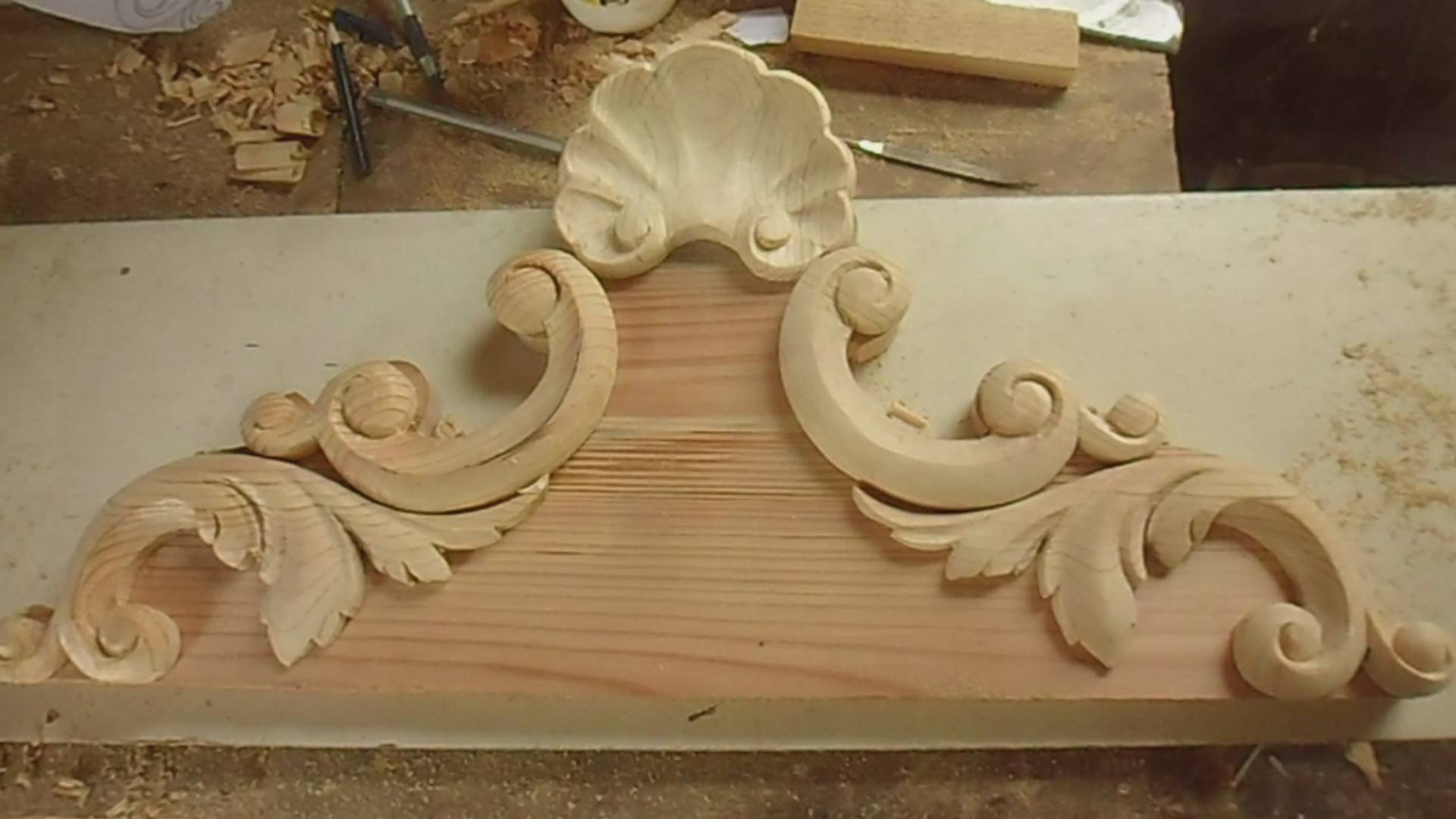 Резная полка.