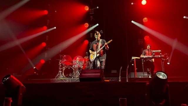 Звери - Просто такая сильная любовь (Live • Владивосток • 24.05.2025)