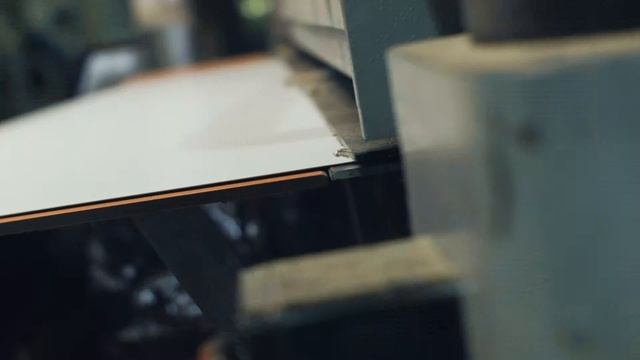 "Автомобиль - Mercedes Benz, шлифовальный станок - KUNDIG."