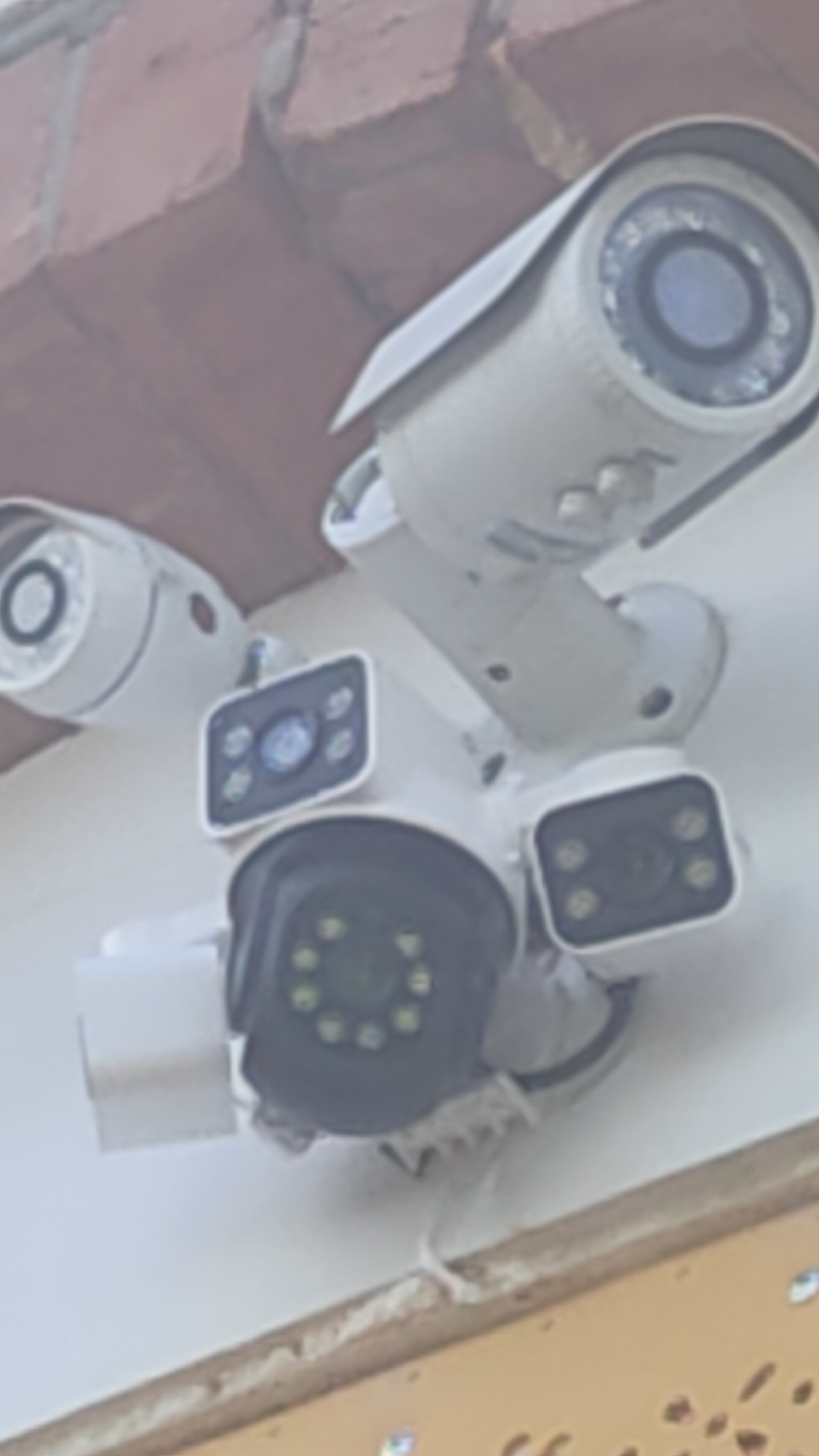 Новая дачная камера видеонаблюдения,три обьектива.