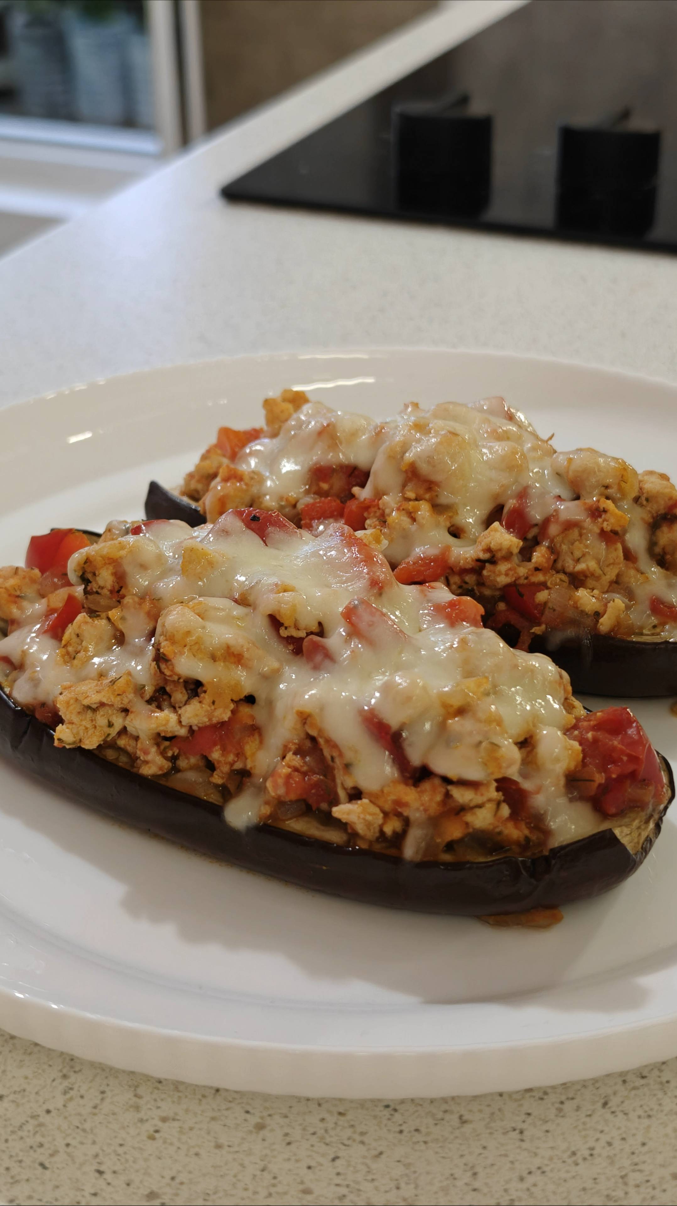 "Лодочки из баклажанов с фаршем"
Ужин на 320 калорий
Б - 36,6/Ж - 9,8/У - 23,6