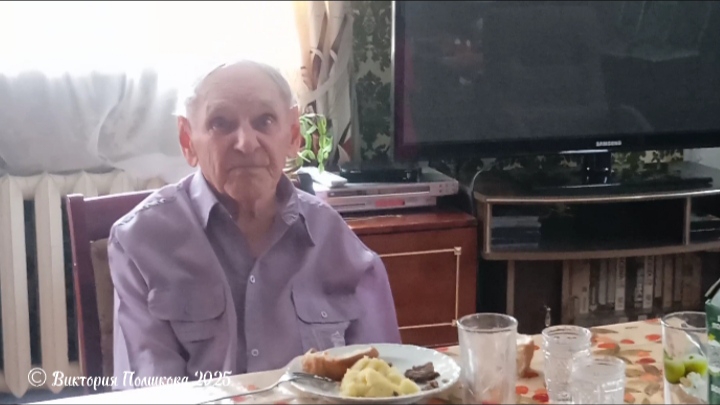 Чёрное море - поёт мой папа, ему почти 88 лет. С днём военно-морского флота России!