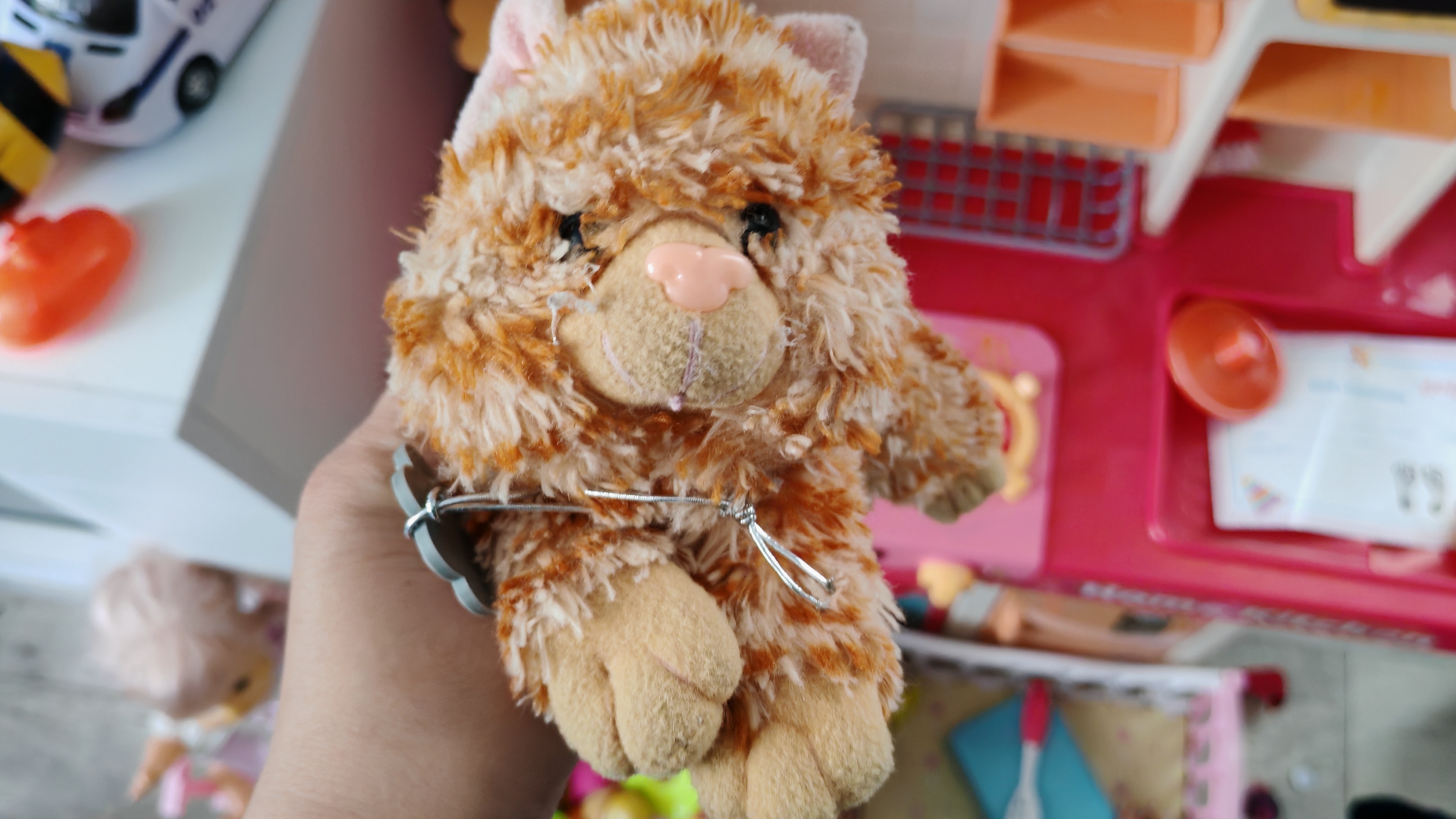 играем в плюшевого котенка для малышей