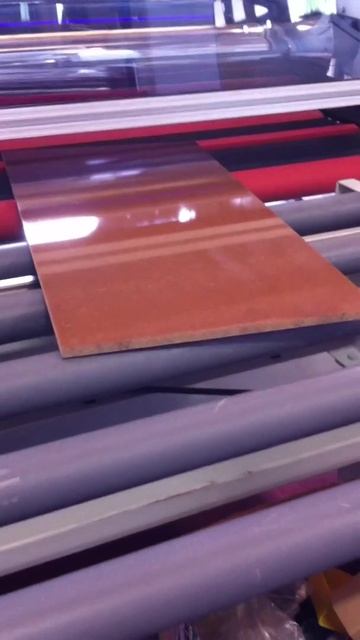 OMMA__зеркальное нанесение клея на поверхность