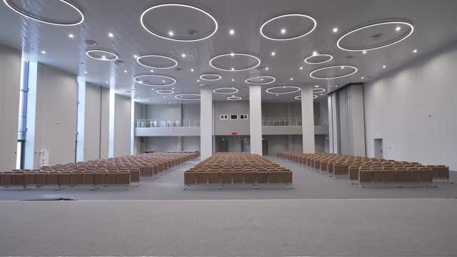 Раздвижная автоматическая стена NORMA в Новгородской Технической Школе