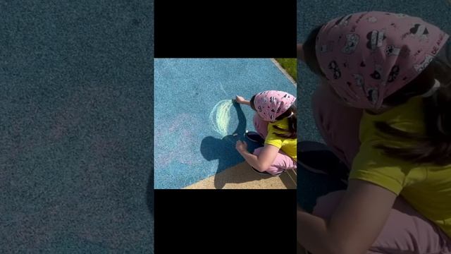 Рисую листочек на улице