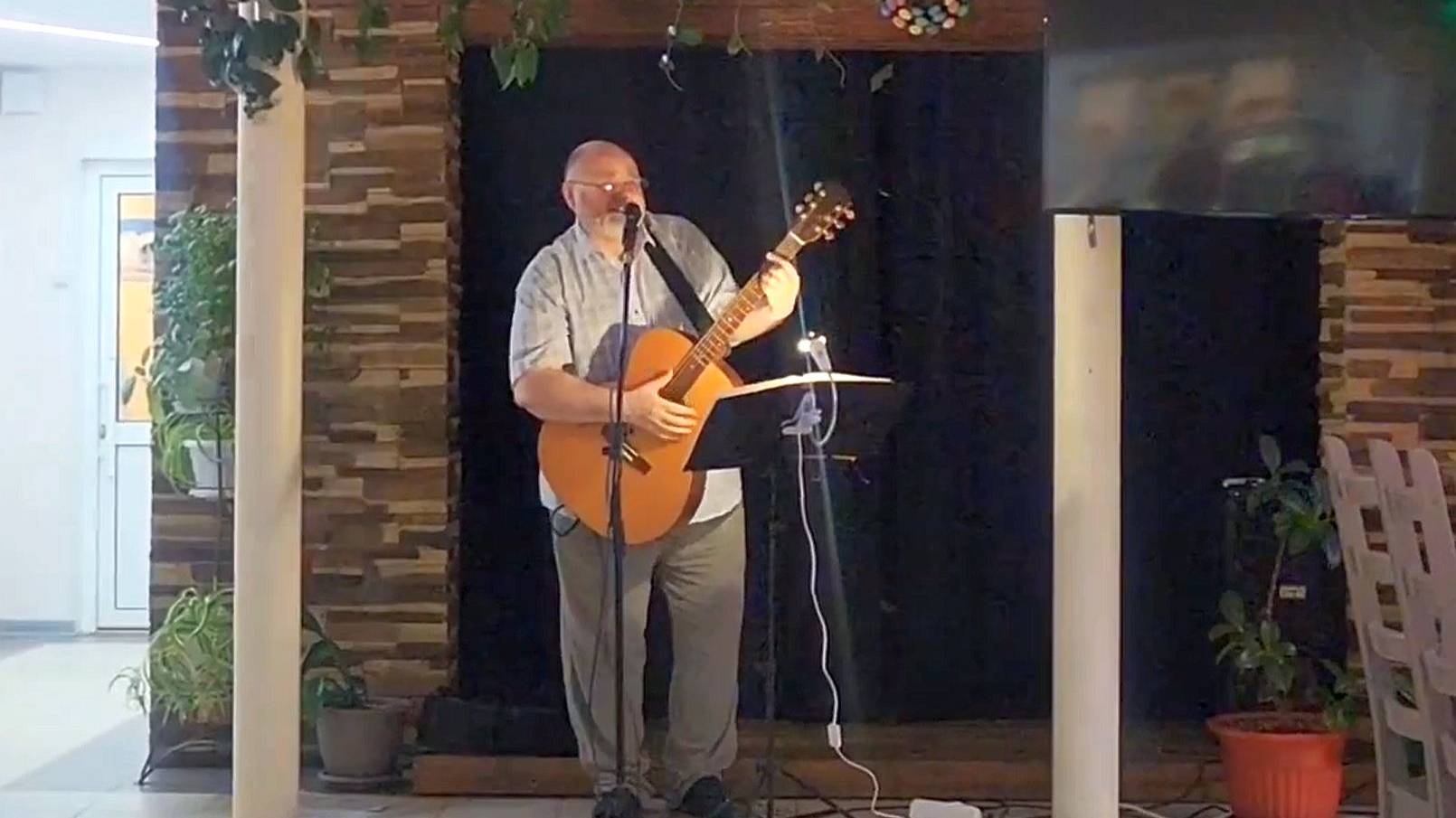 База отдыха «Щукино»: для гостей выступает бард и актер Михаил Калгин