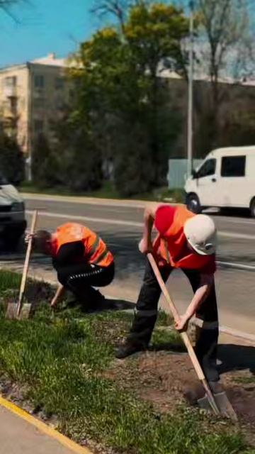 Студенты ИСА и ЖКХ вновь продолжают акцию «Посади дерево — возроди природу!"