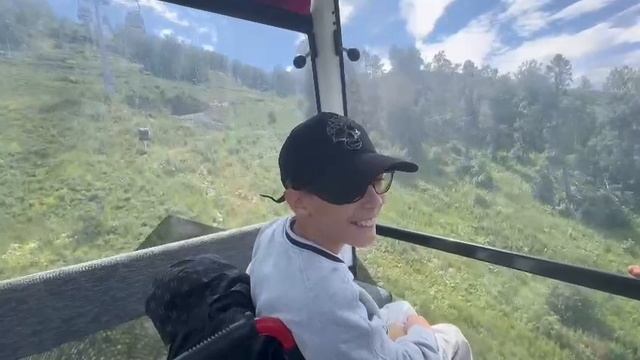 Подьём на гору в туристическом месте «Манжерок» Горный Алтай