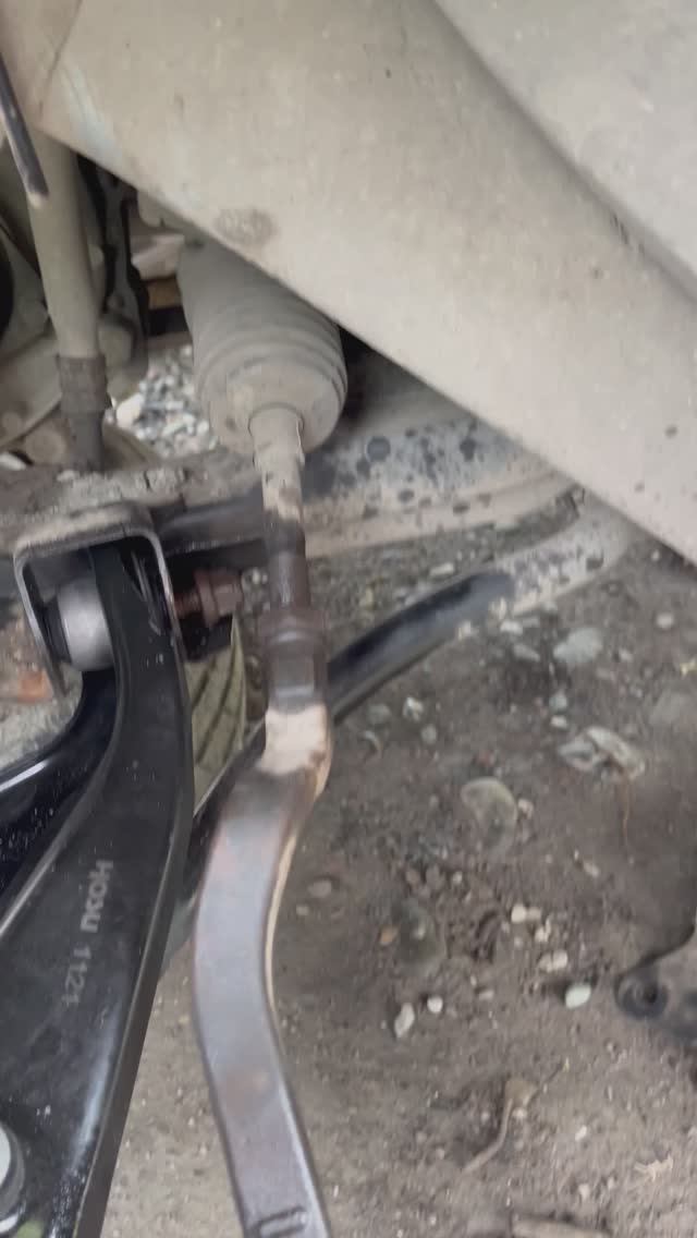 Как осуществить замену переднего рычага на Рено Логан 1 2006 1.6