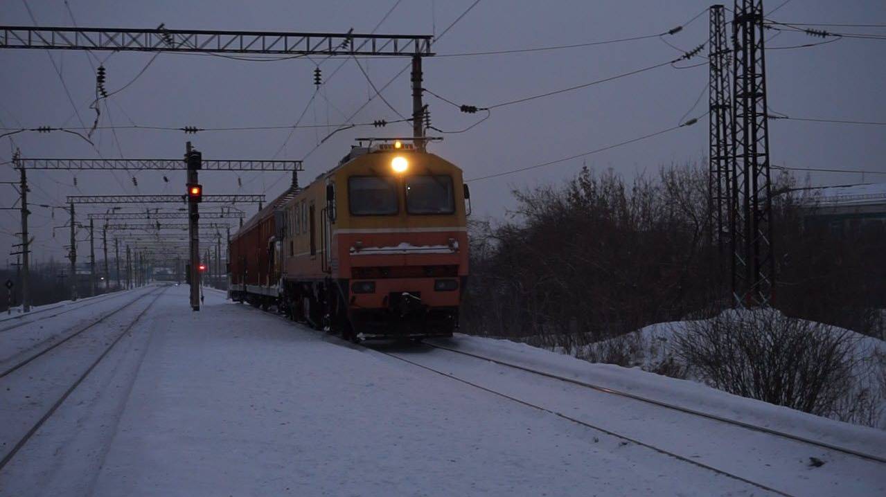 Снегоуборочный поезд ТЭС ПСС1К-016 поехал на разгрузку.