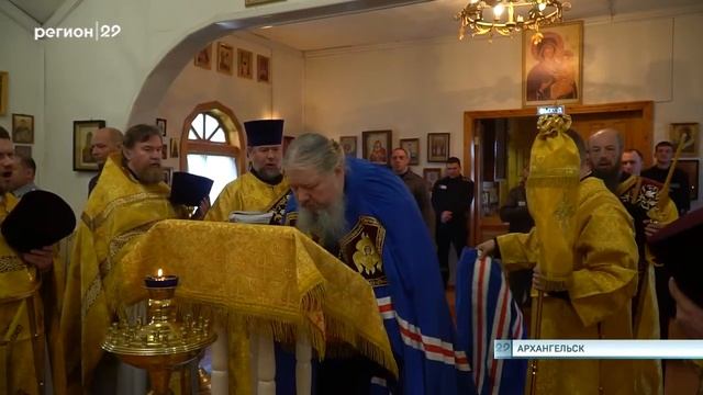 Телеканал Регион 29_Служба в  храме ИК-1 митрополитом Корнилием в праздник Иоанна Предтечи
