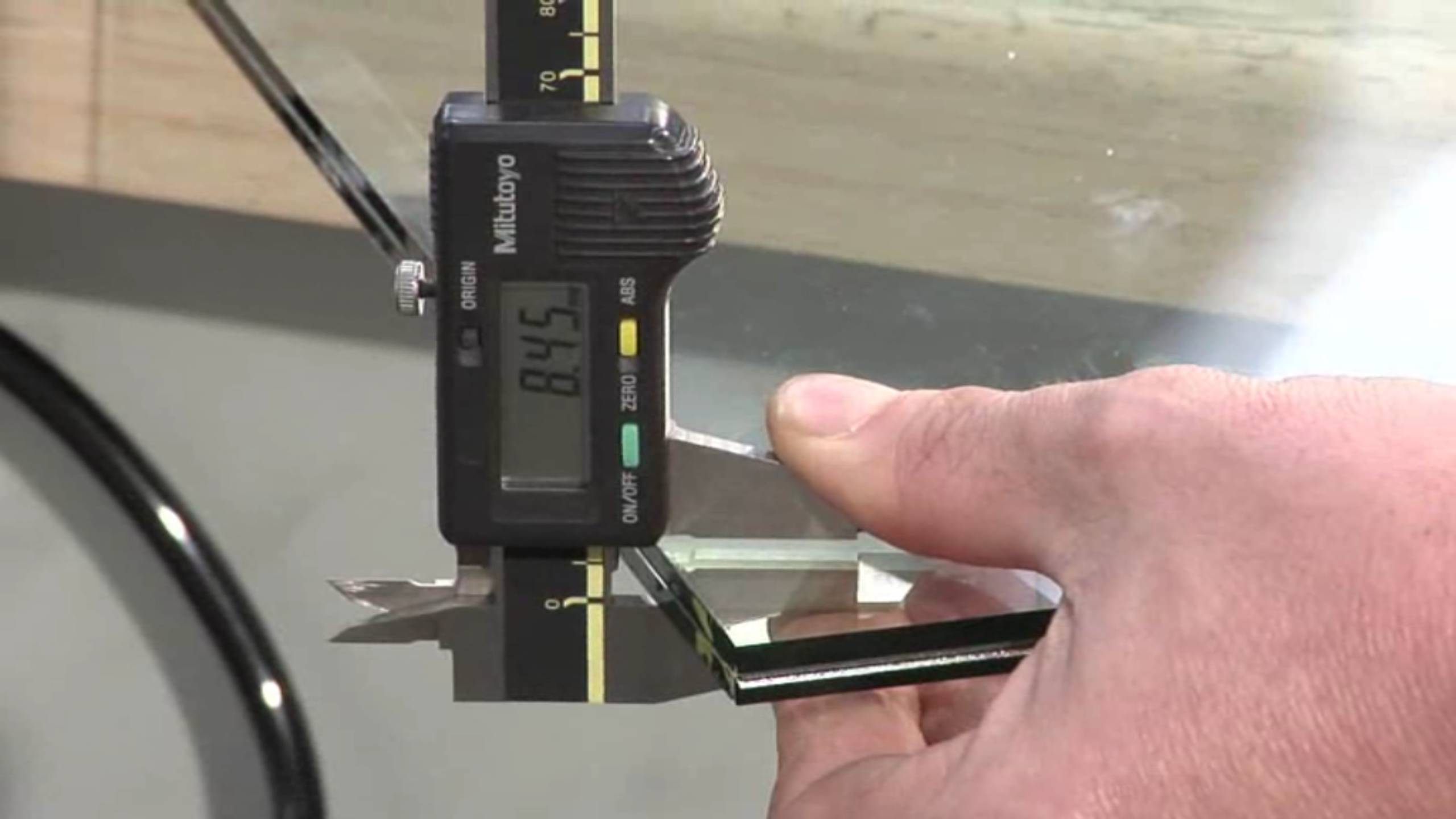 Раскрой триплекса 44.2 с Low-E покрытием на столе Intermac Genius 37LM