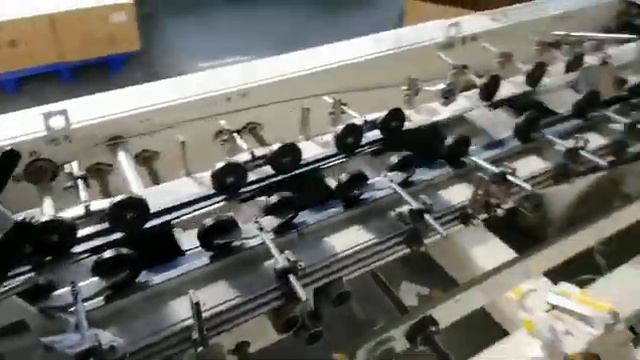 Работа клеевой станции KQ Automation холодного клея