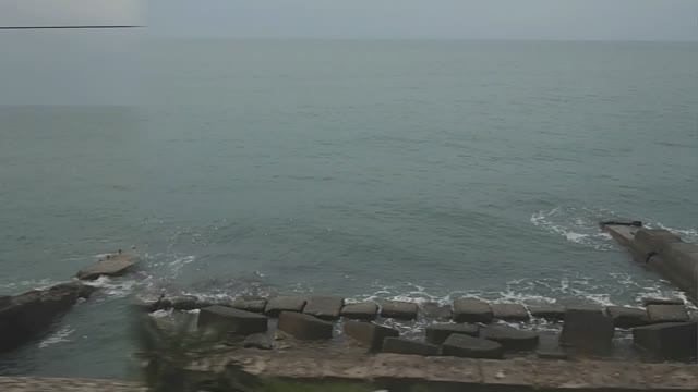 Вид из окна электрички (между станциями Сочи и Олимпийский парк).