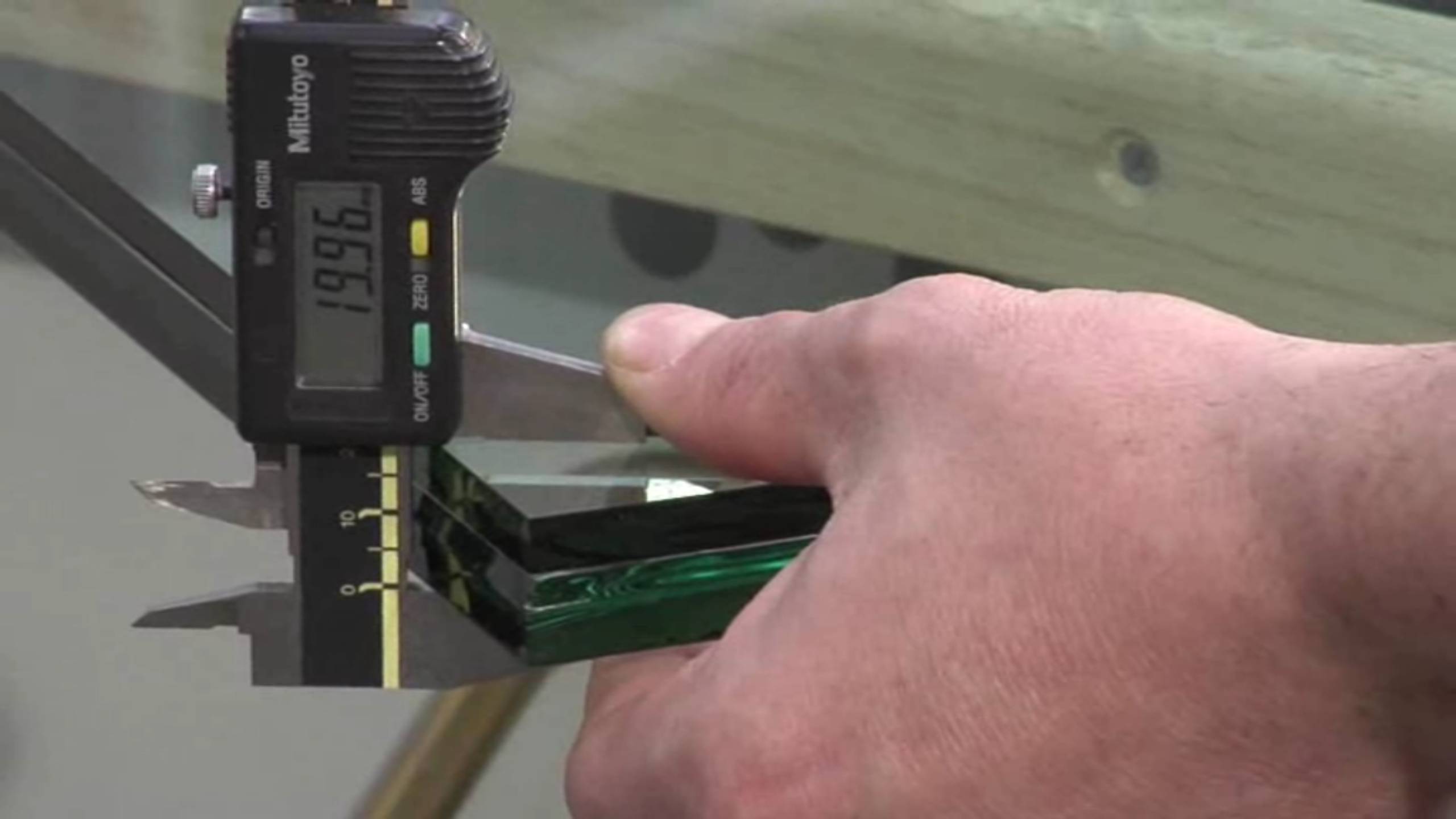 Раскрой триплекса 88.12  с Low-E покрытием на столе Intermac Genius 37LM