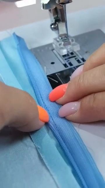 Прозрачная пластиковая лапка для потайной молнии