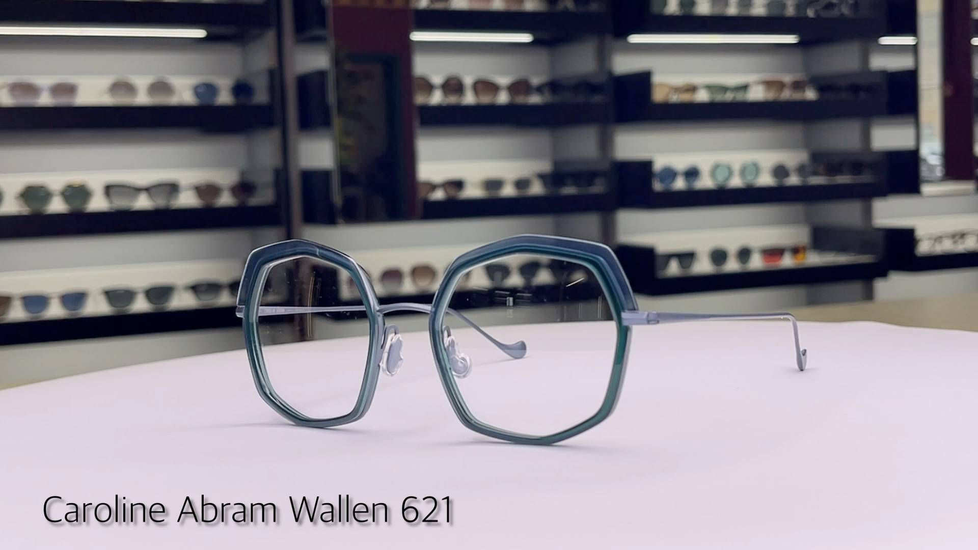 Обзор Caroline Abram Wallen 621: женская оправа в изумрудном оттенке