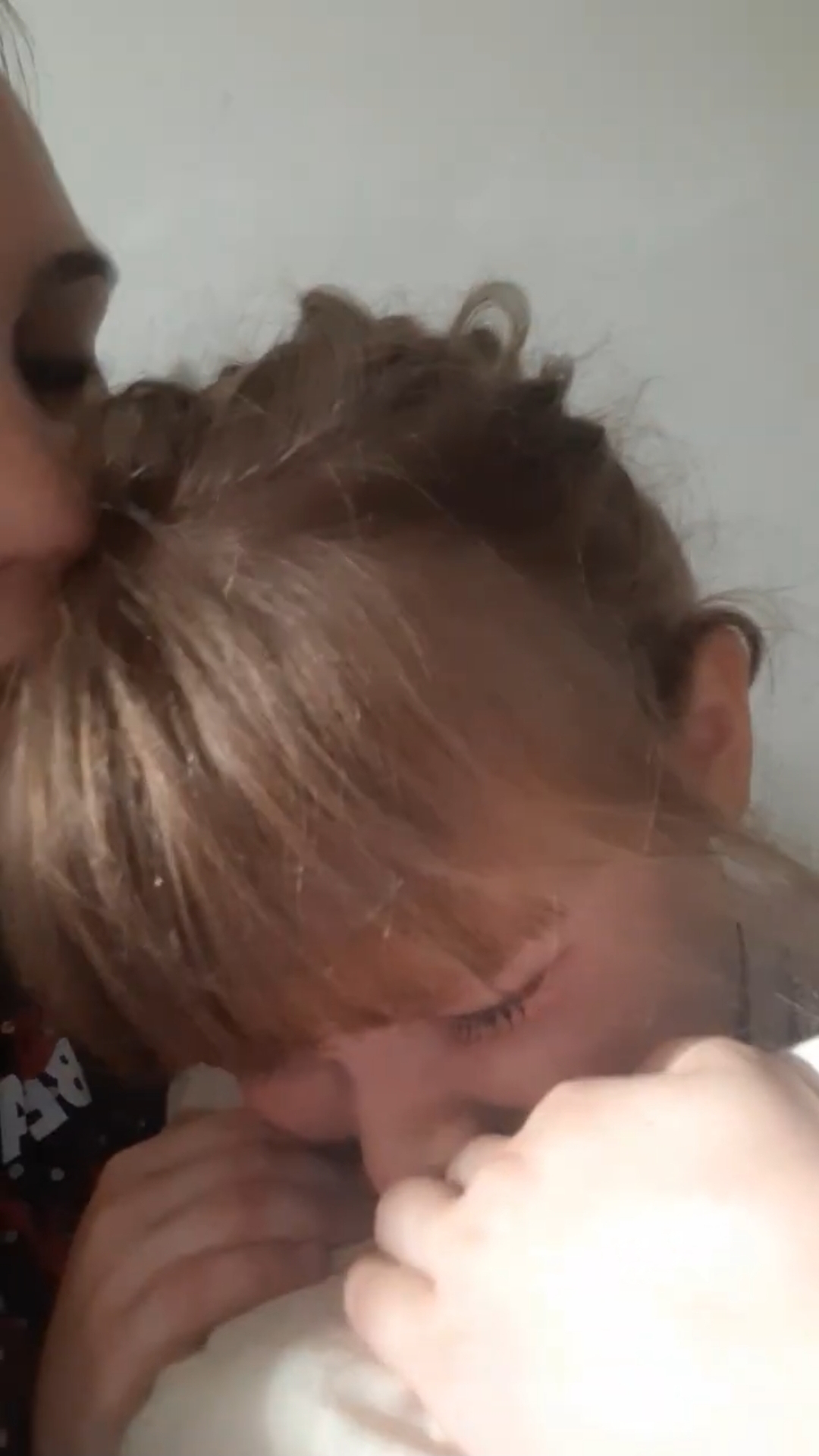 Дети очень скучали, пока папа был в больнице.🥹 Ходить не мог, а на отделение детям нельзя.