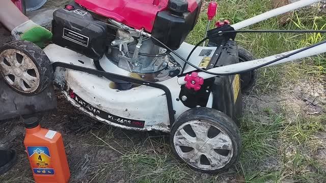 Замена масла на газонокосилке!