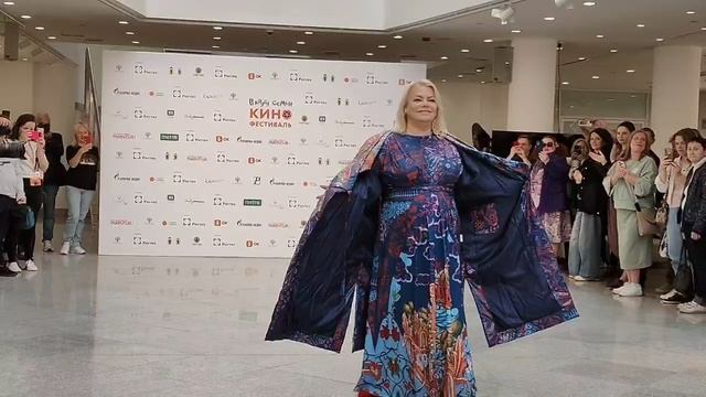 Яна Поплавская на модном показе «ДушеГрея» коллекции «Золотой Петушок»