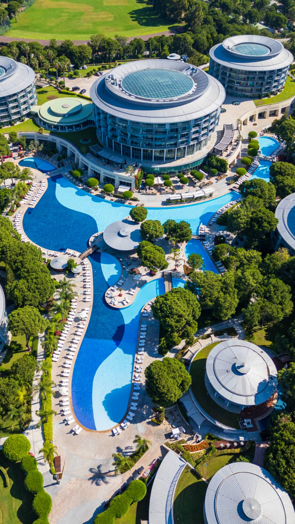 В Calista дни становятся длиннее, а моменты — ярче. Приезжайте прожить своё лучшее лето.