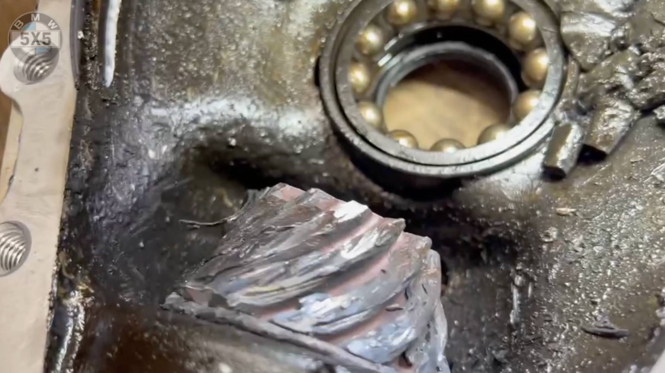 Просто фарш 🥩 когда забывают залить масло в редуктор на ТО... #bmw #x5 #f15