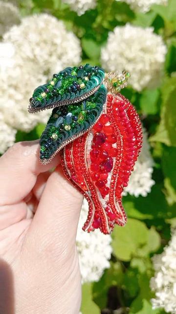 Брошь гранат. Вышивка ручной работы 
#лето #вышивка #ручнаяработа #хендмейд #мастеркласс