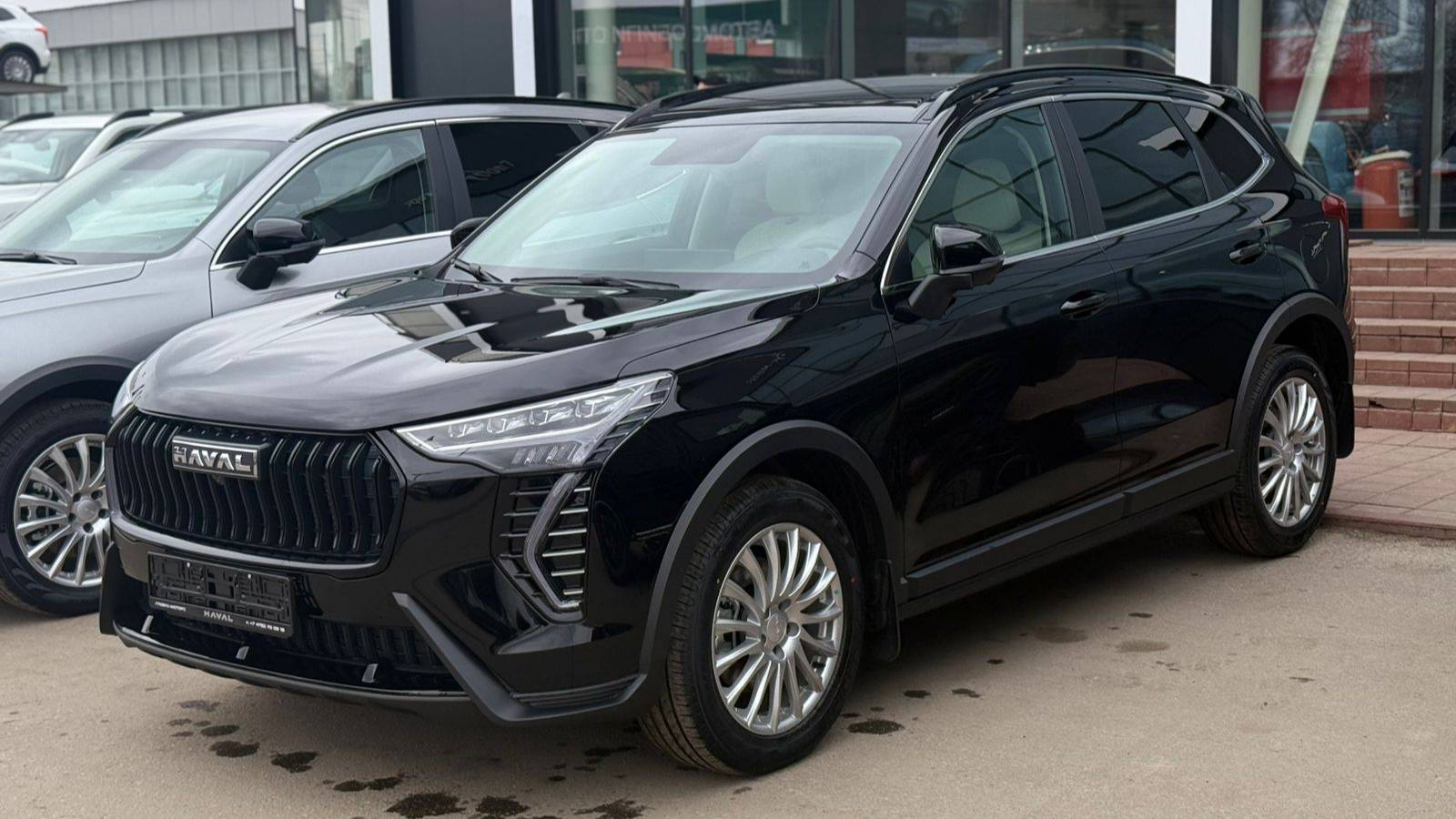 HAVAL Jolion в комплектации Premium черный на серо-черном 4WD